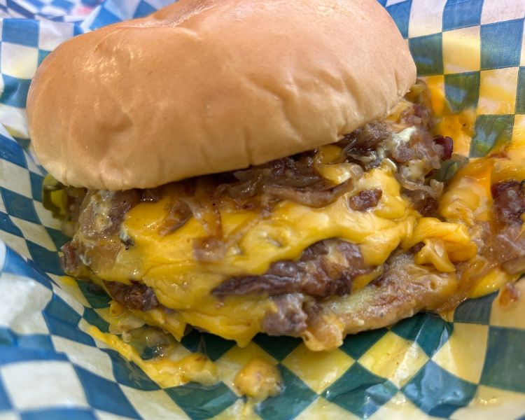 Chipus Burger, un paraíso de smash burgers en la Colonia Juárez ...
